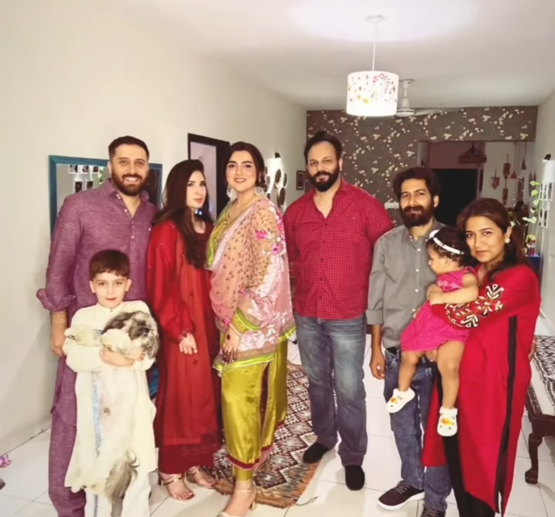Haroon Shahid Shares Glimpses of His Eid With Family | Reviewit.pk