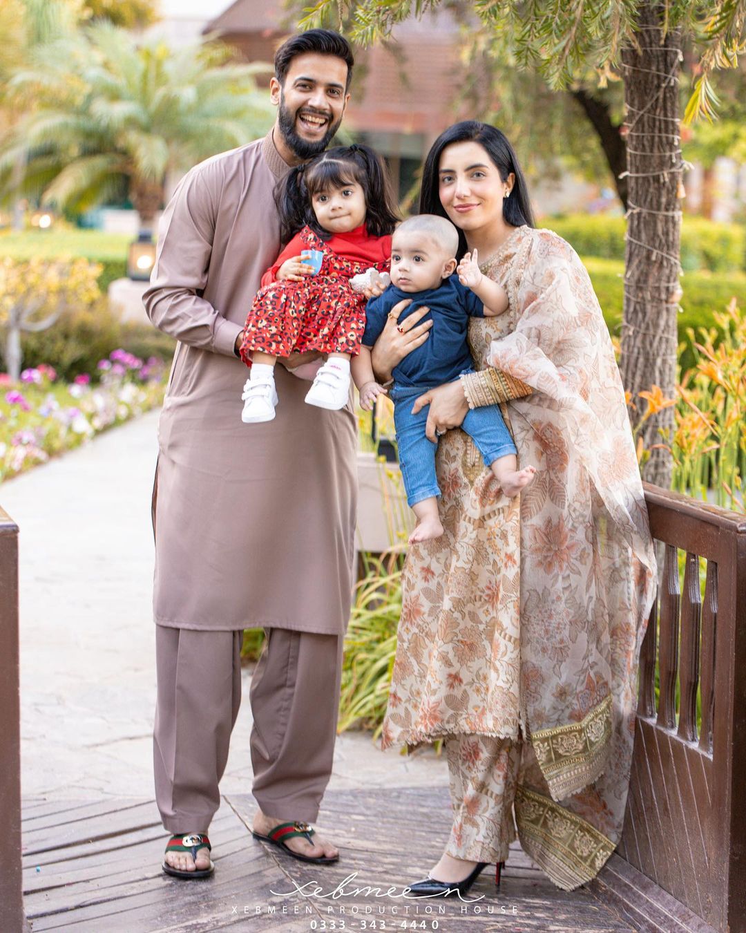 Cricketer Imad Wasim Adorable Family Photoshoot | Reviewit.pk