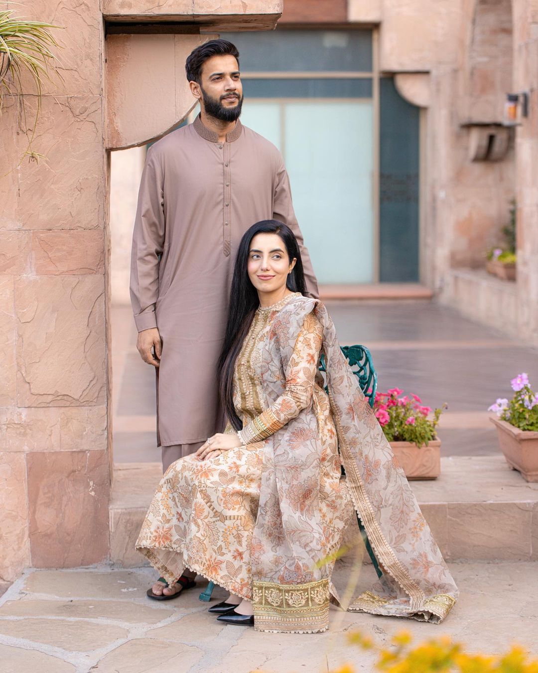 Cricketer Imad Wasim Adorable Family Photoshoot | Reviewit.pk