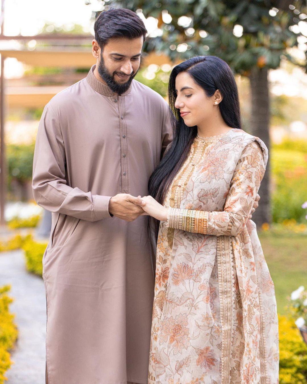 Cricketer Imad Wasim Adorable Family Photoshoot | Reviewit.pk