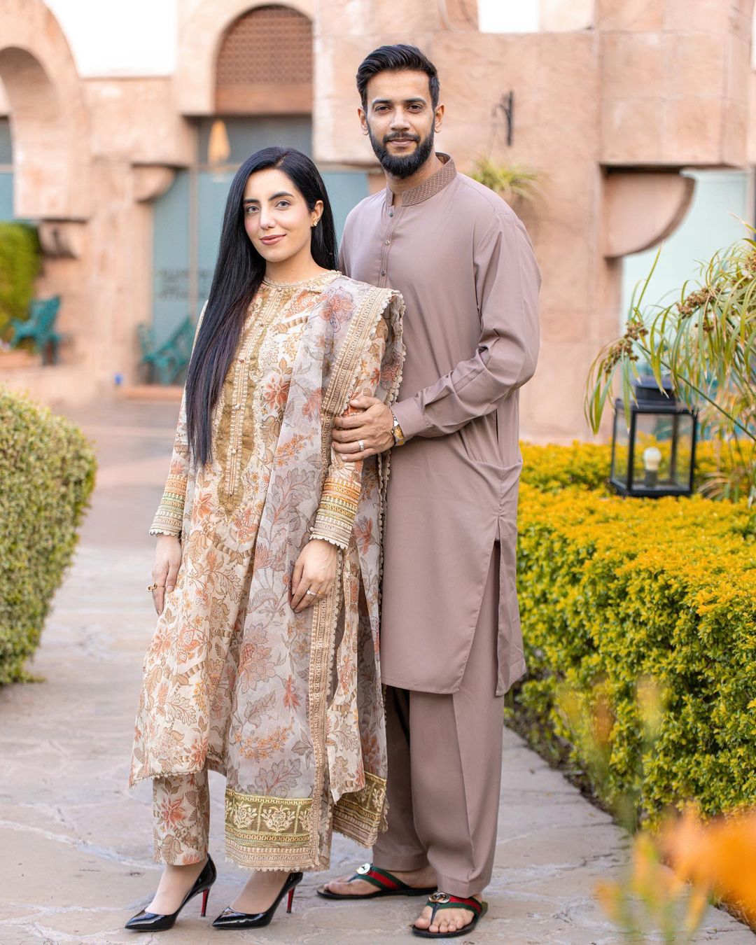 Cricketer Imad Wasim Adorable Family Photoshoot | Reviewit.pk