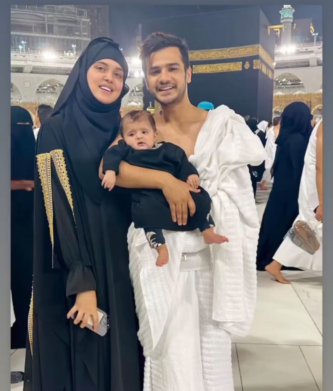 Kanwal Aftab And Zulqarnain Sikandar Umrah Pictures & Videos | Reviewit.pk