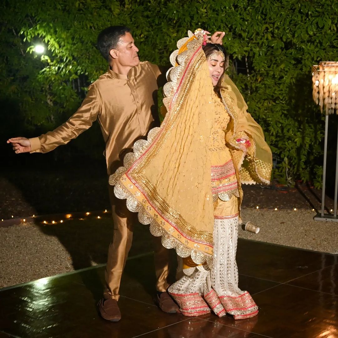 Komal Rizvi Unseen Dholki Pictures & Dance Video | Reviewit.pk