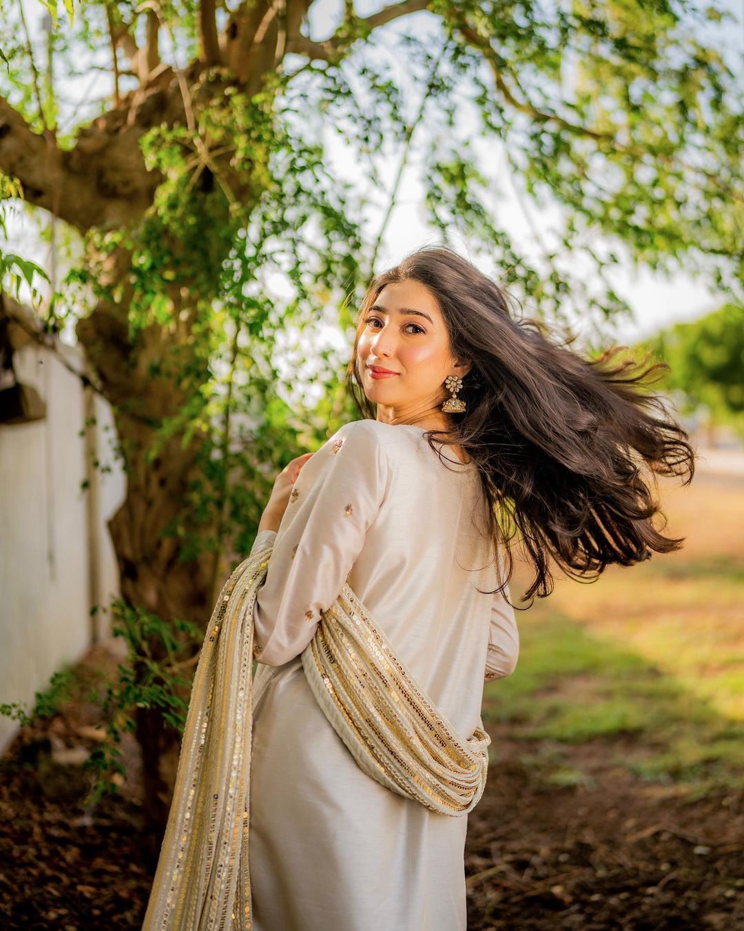 Mariyam Nafees Adorable Eid Pictures With Husband | Reviewit.pk