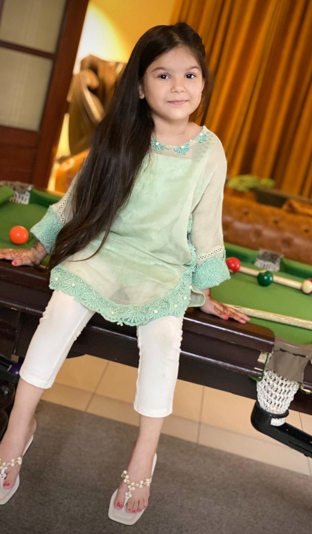 Actor Noman Habib Eid Pictures With His Family | Reviewit.pk