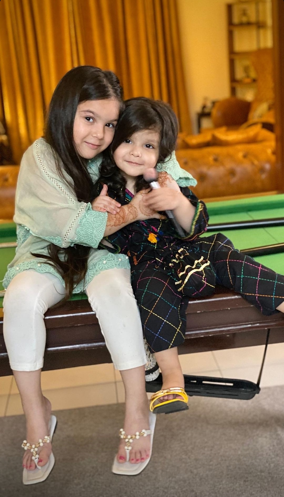 Actor Noman Habib Eid Pictures With His Family | Reviewit.pk