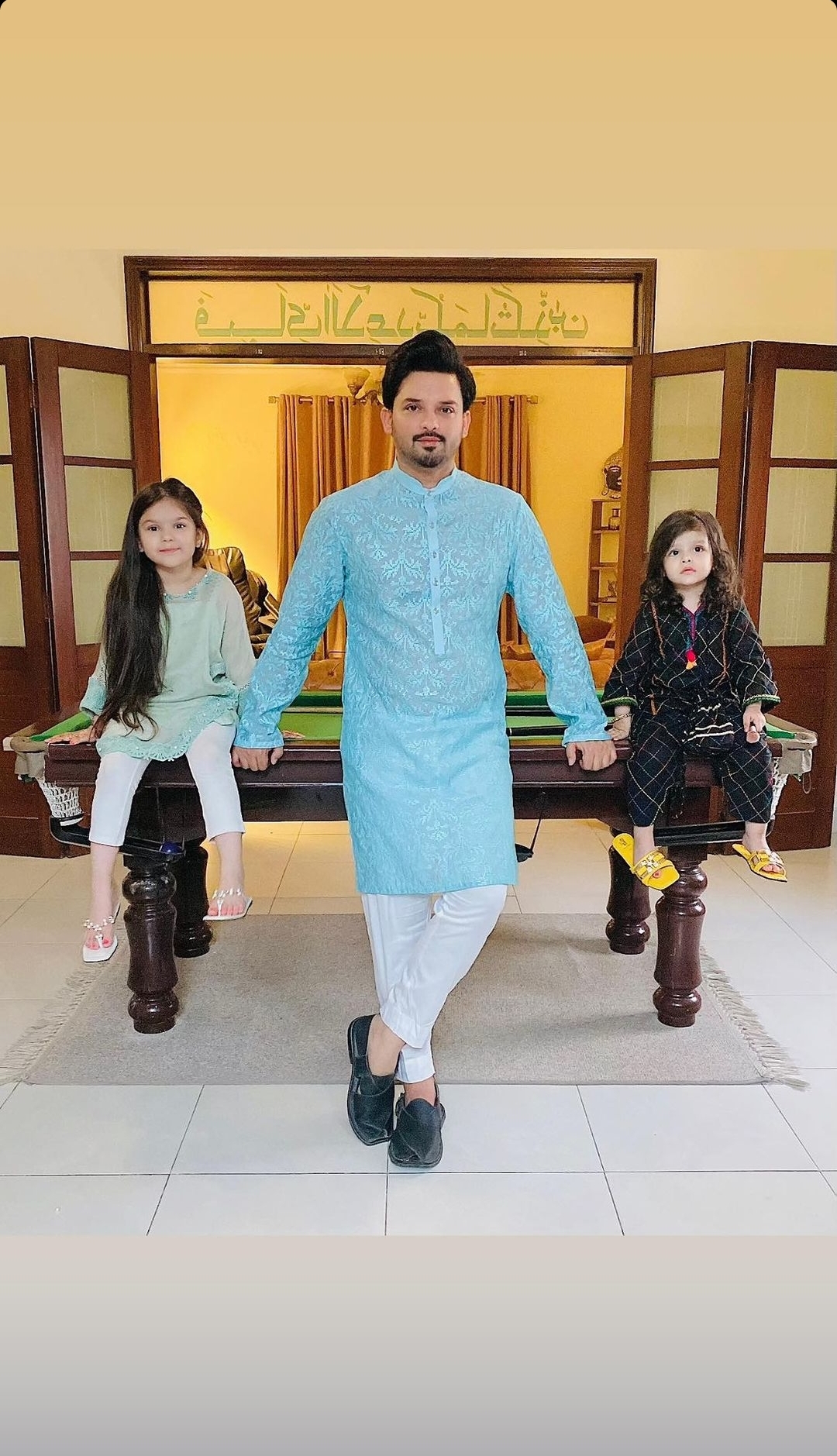 Actor Noman Habib Eid Pictures With His Family | Reviewit.pk