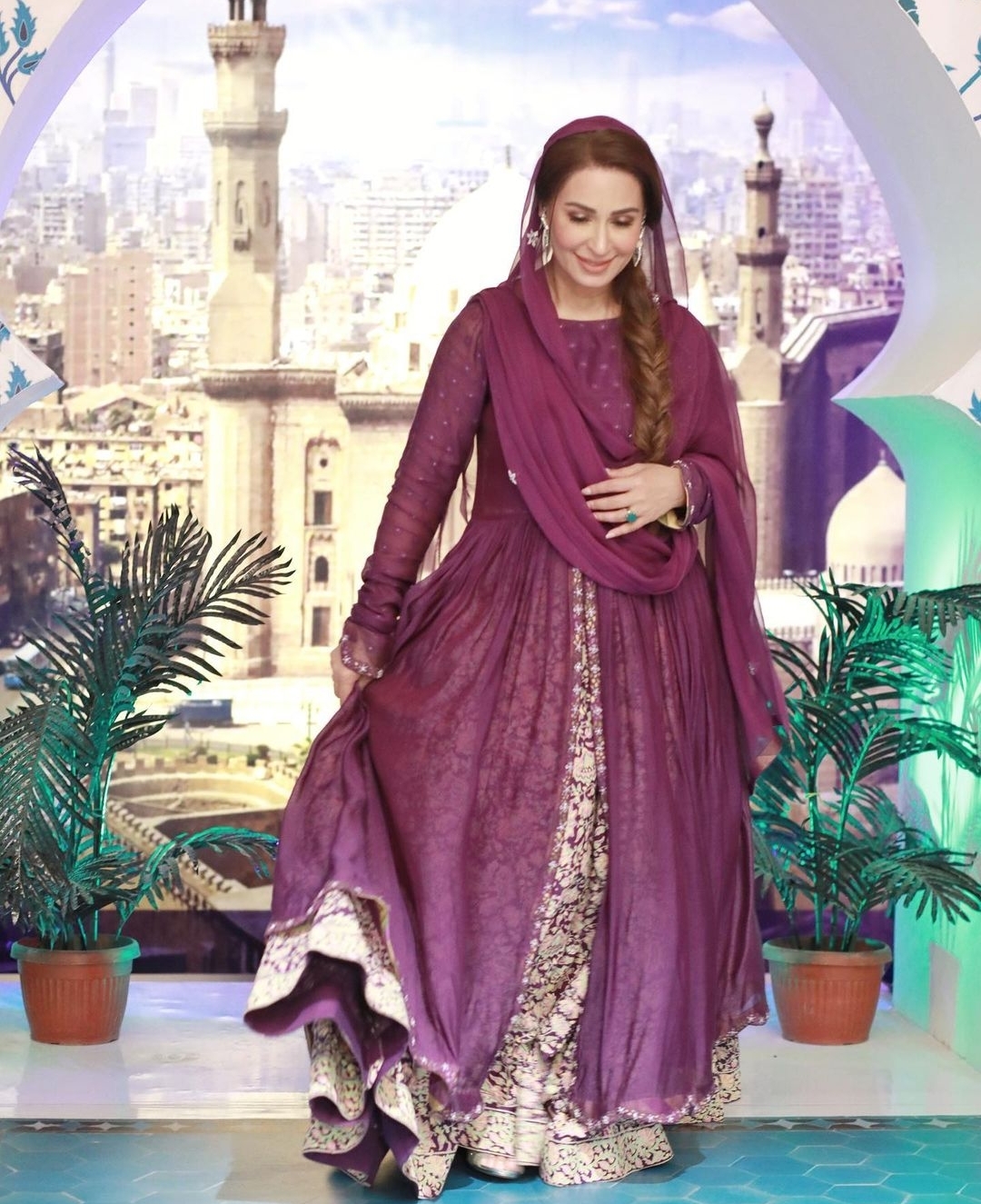 Reema Khan Gorgeous Looks from Ramazan Transmission | Reviewit.pk