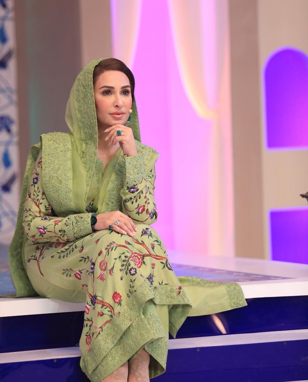 Reema Khan Gorgeous Looks from Ramazan Transmission | Reviewit.pk