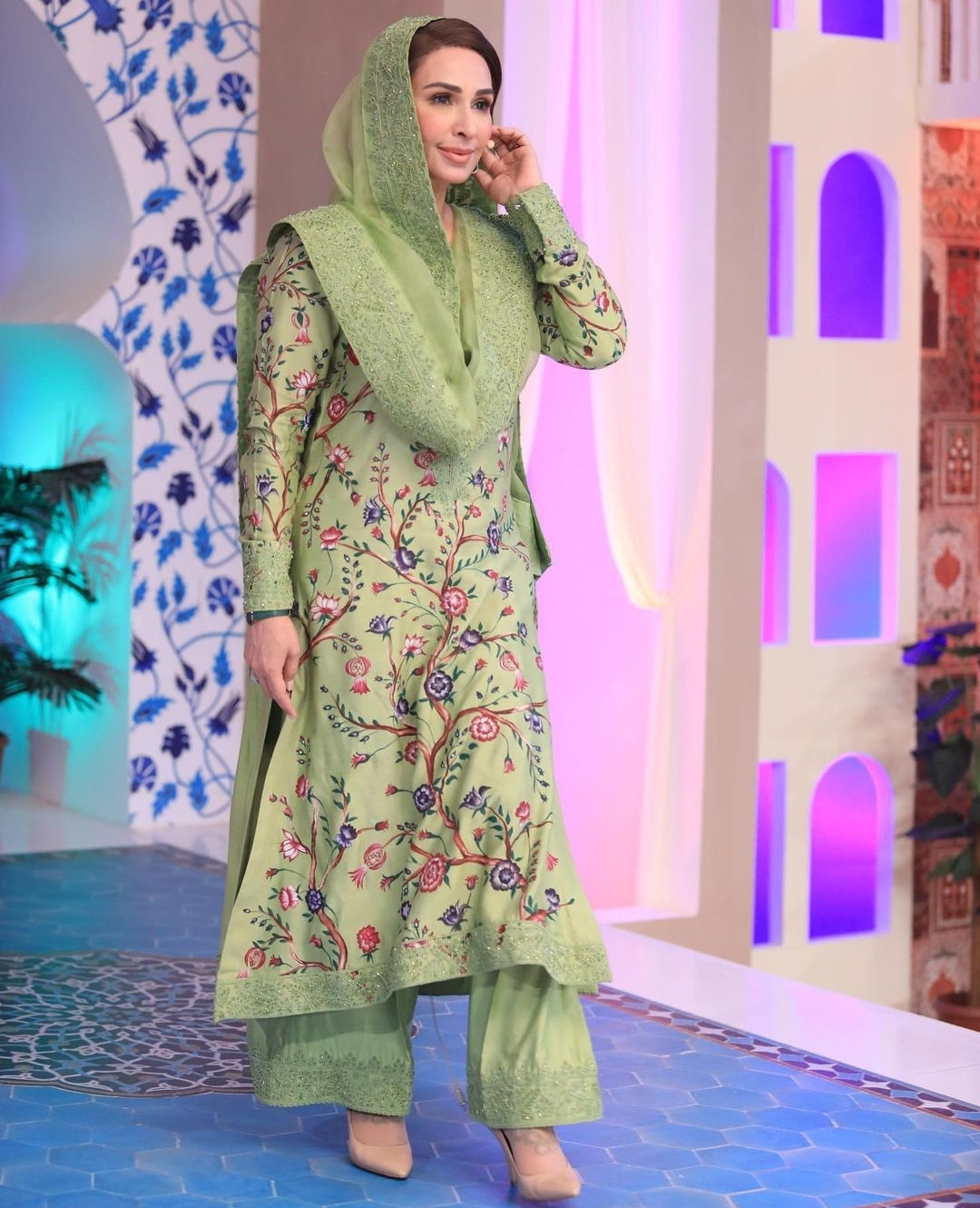 Reema Khan Gorgeous Looks from Ramazan Transmission | Reviewit.pk