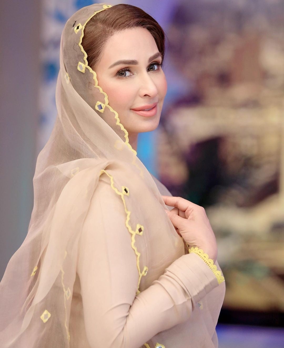 Reema Khan Gorgeous Looks from Ramazan Transmission | Reviewit.pk