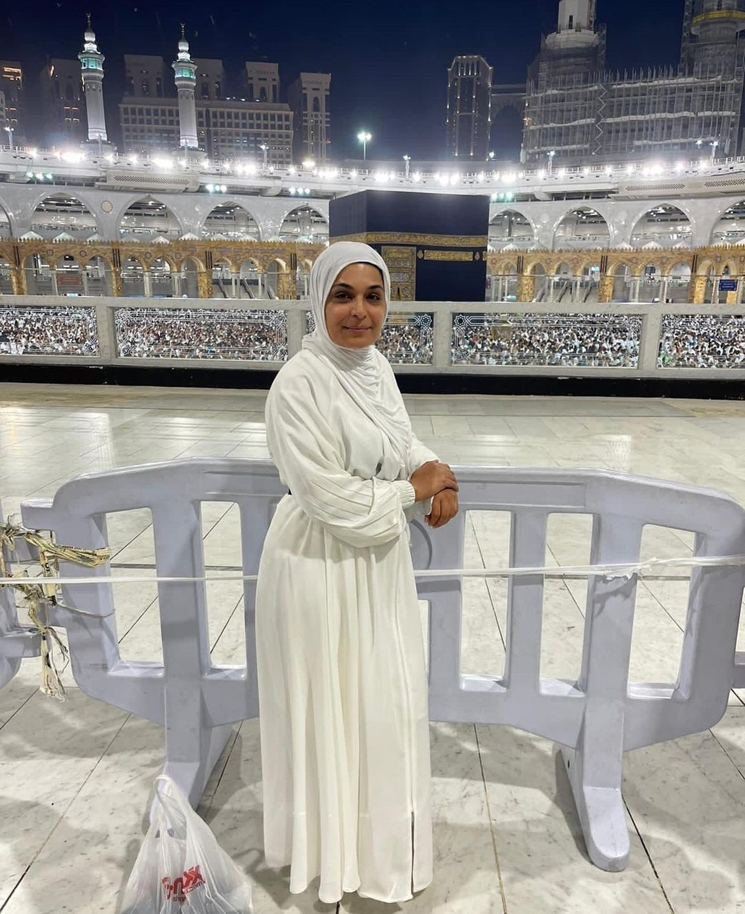 Public Terms Meera's Latest Video In Khana Kaaba Overacting | Reviewit.pk