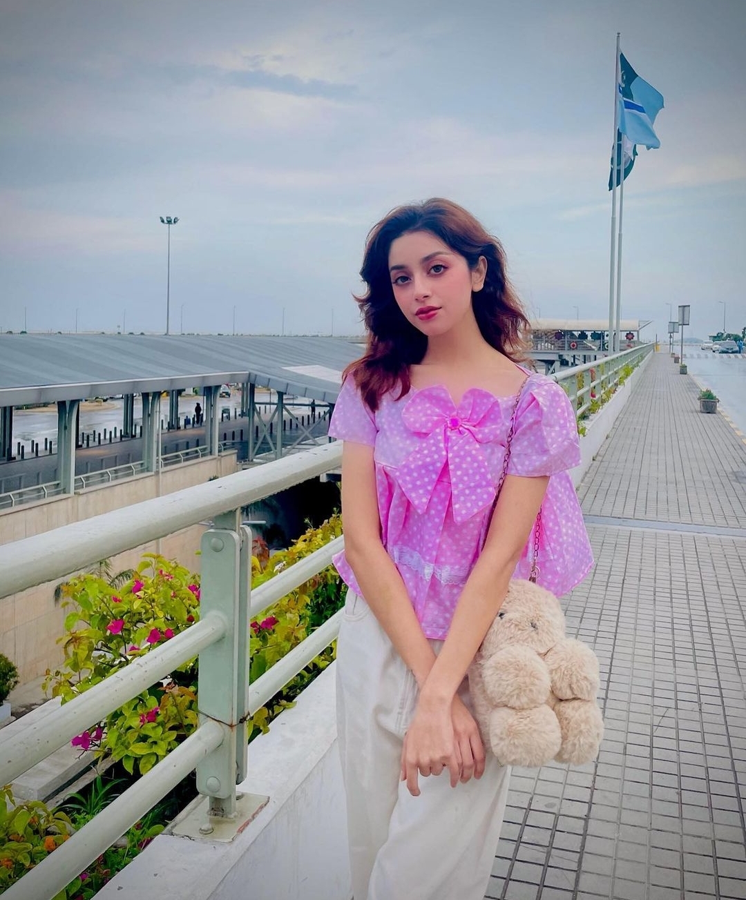 Alizeh Shah's New Upcoming Drama Details | Reviewit.pk