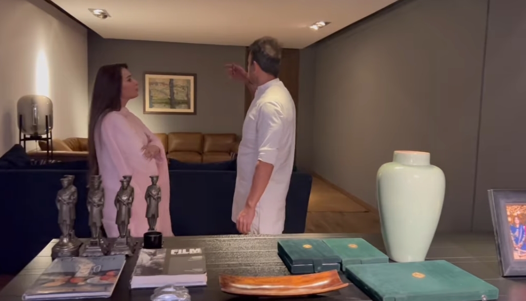 Shaan Shahid Gives a Short Home Tour With Reema Khan | Reviewit.pk