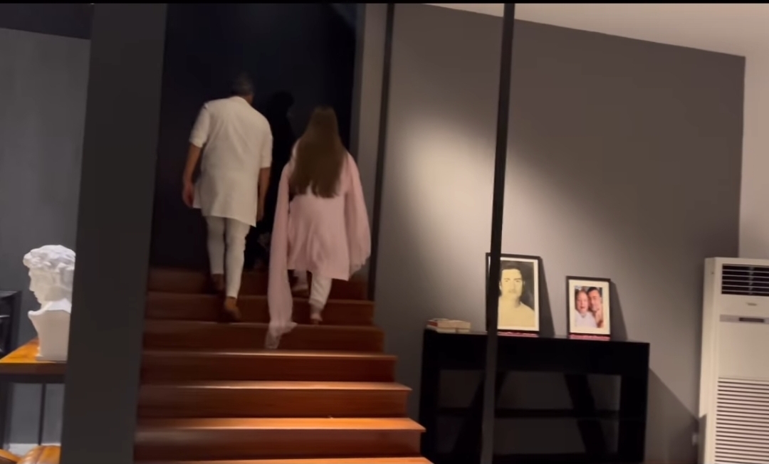 Shaan Shahid Gives a Short Home Tour With Reema Khan | Reviewit.pk