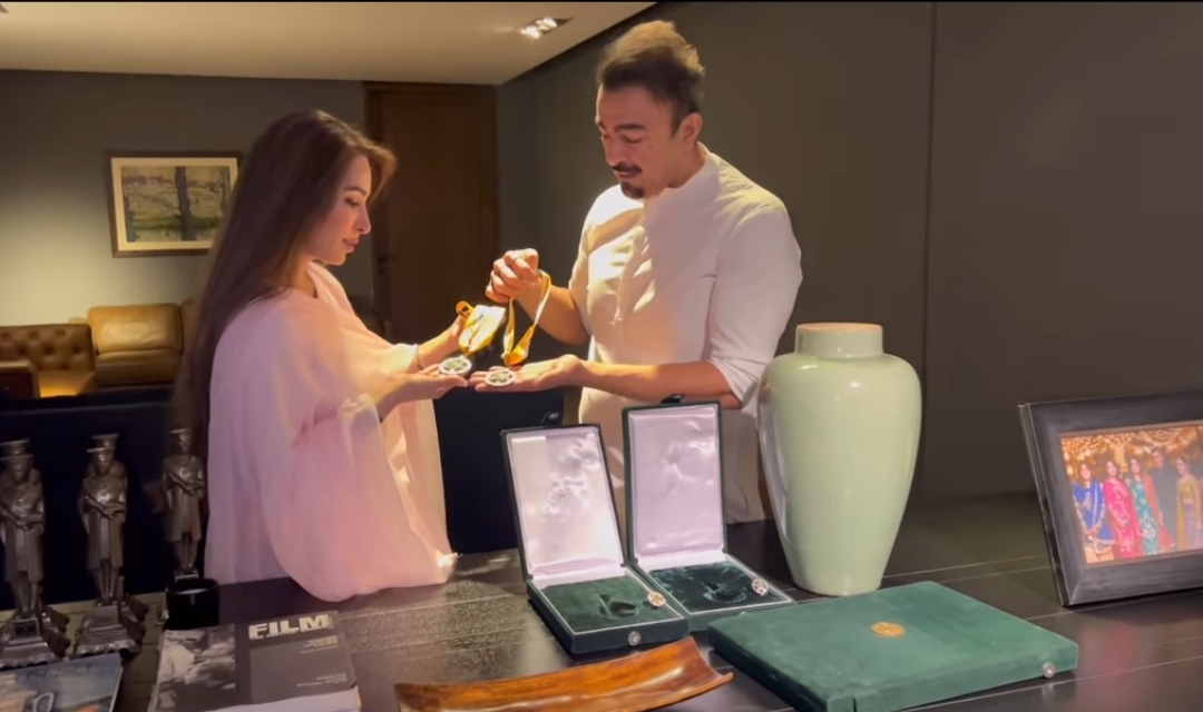 Shaan Shahid Gives a Short Home Tour With Reema Khan | Reviewit.pk