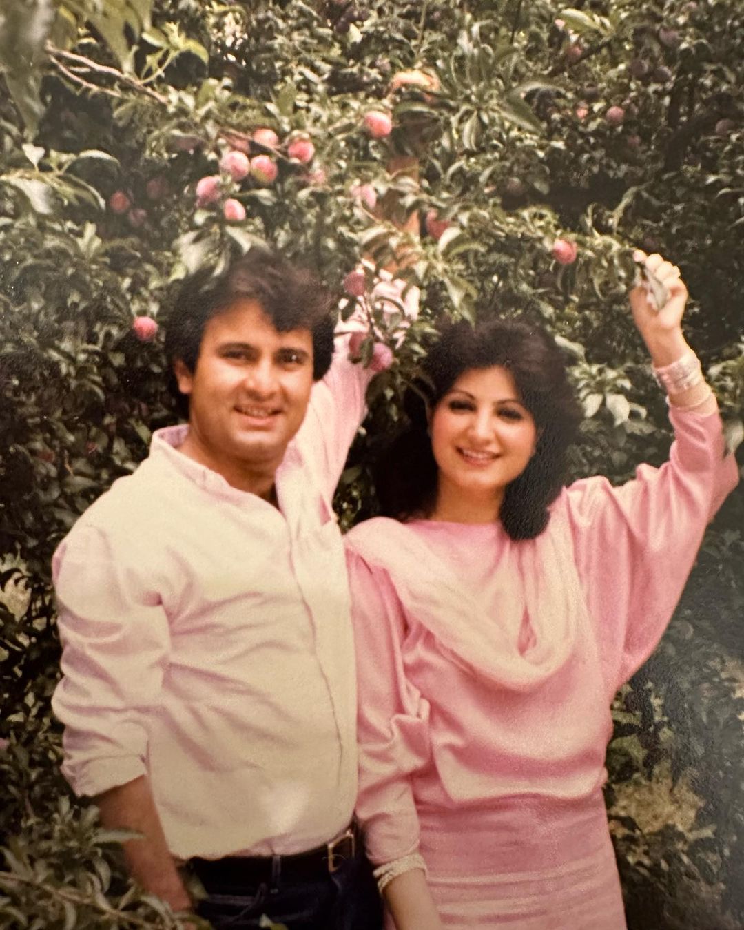 Shahroz Sabzwari Wishes Birthday to Mother Safina | Reviewit.pk