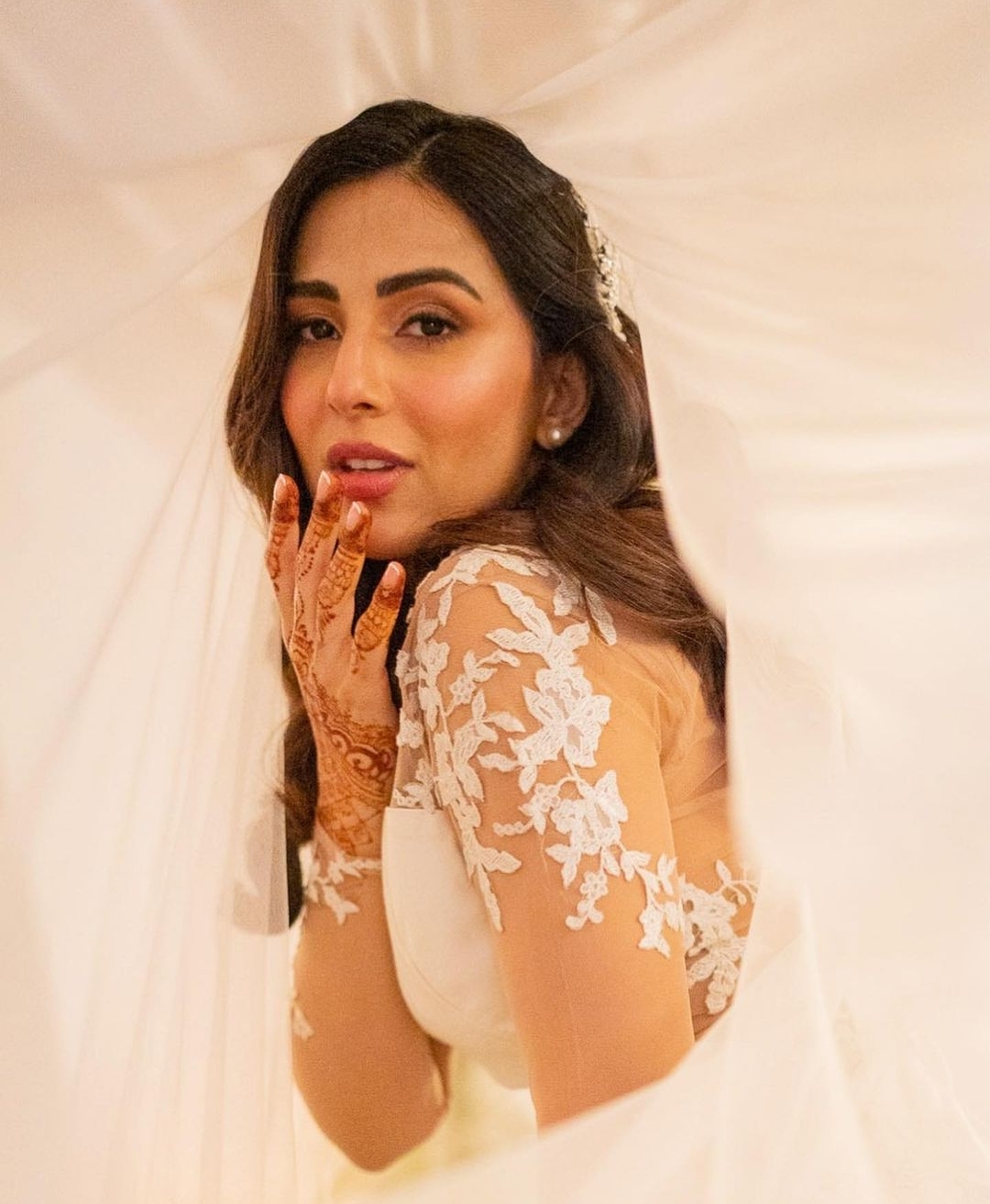 Ushna Shah Shares Her Beautiful Looks From Jpl Ramzan Special Reviewitpk
