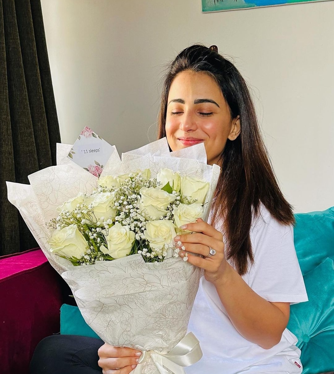 Ushna Shah Shares Her Beautiful Looks From JPL Ramzan Special | Reviewit.pk