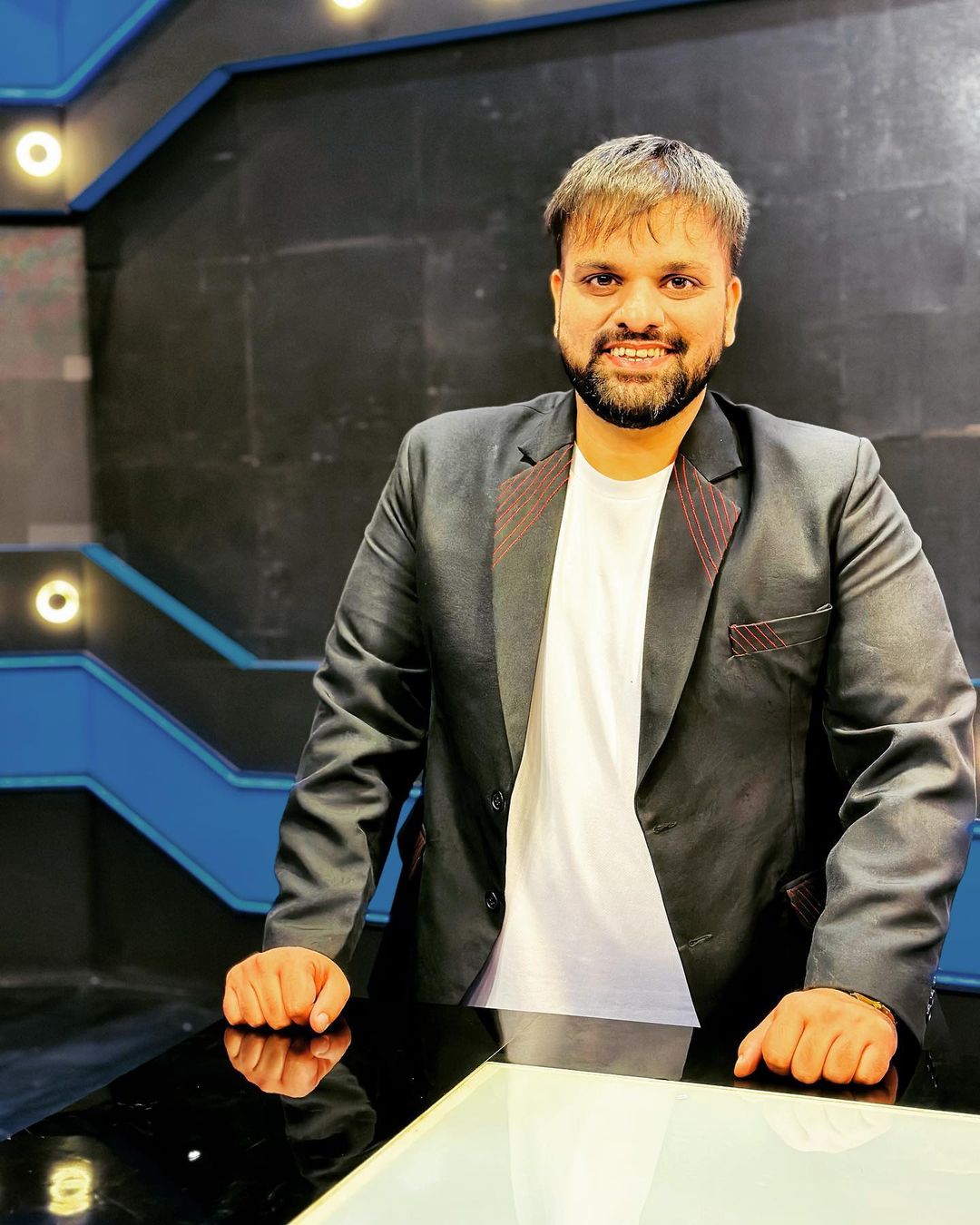 Aadi Adeel Amjad Criticizes People Posting Their Charities For Motivation | Reviewit.pk