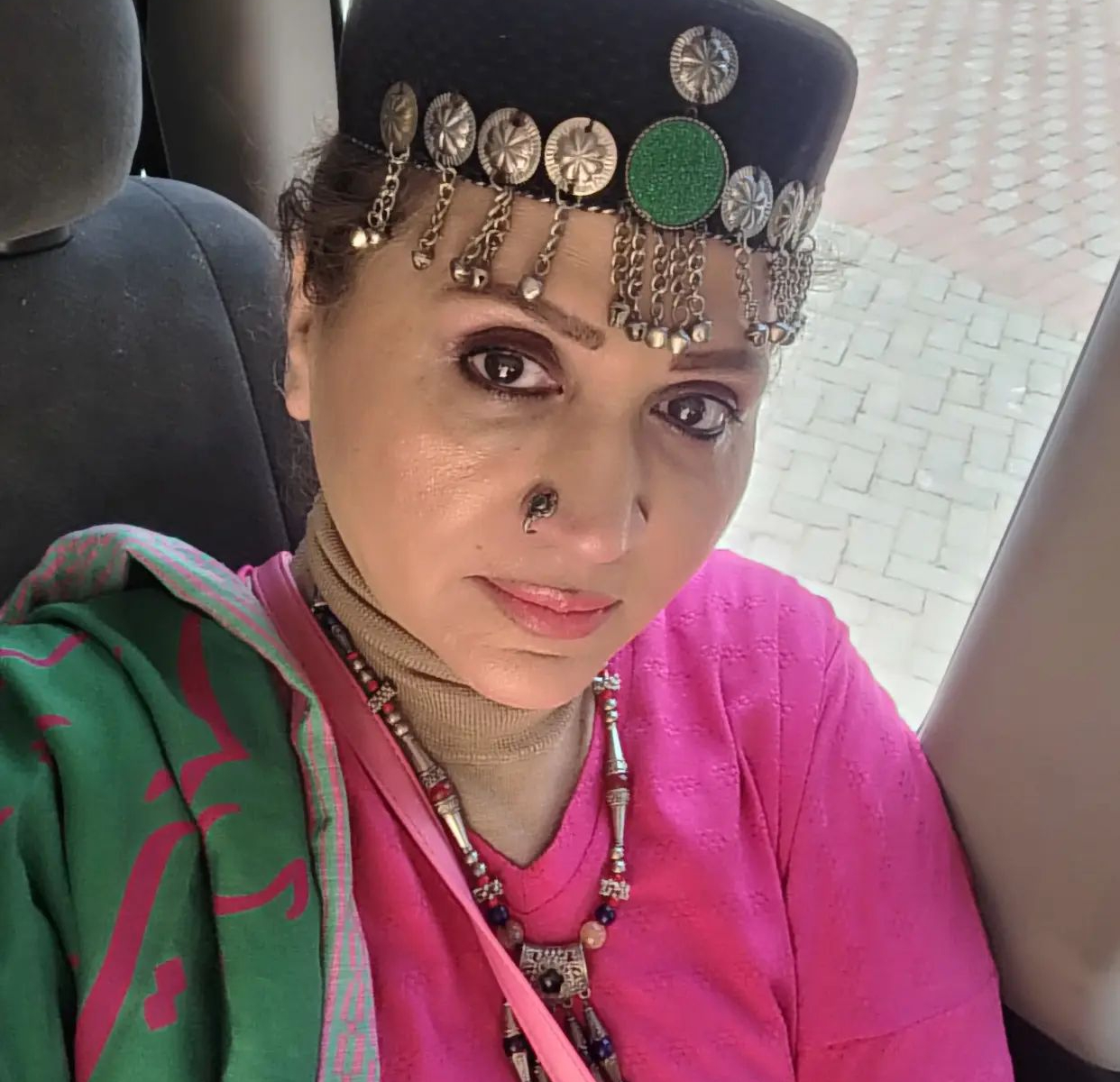 Asma Abbas Shares Beautiful Pictures With Family From Murree | Reviewit.pk