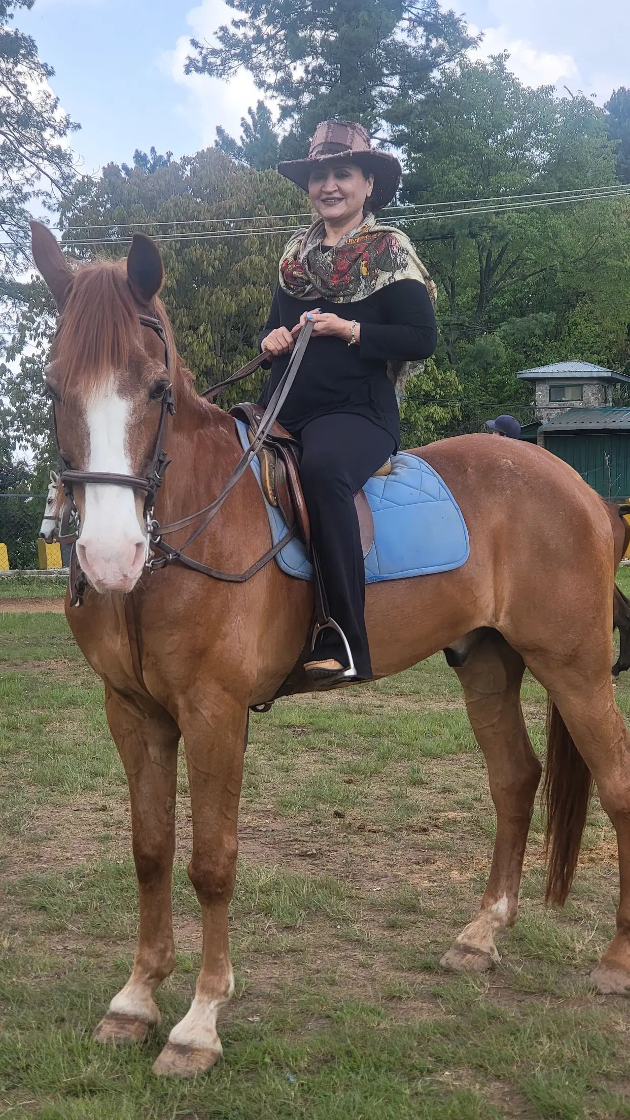 Asma Abbas Shares Beautiful Pictures With Family From Murree | Reviewit.pk