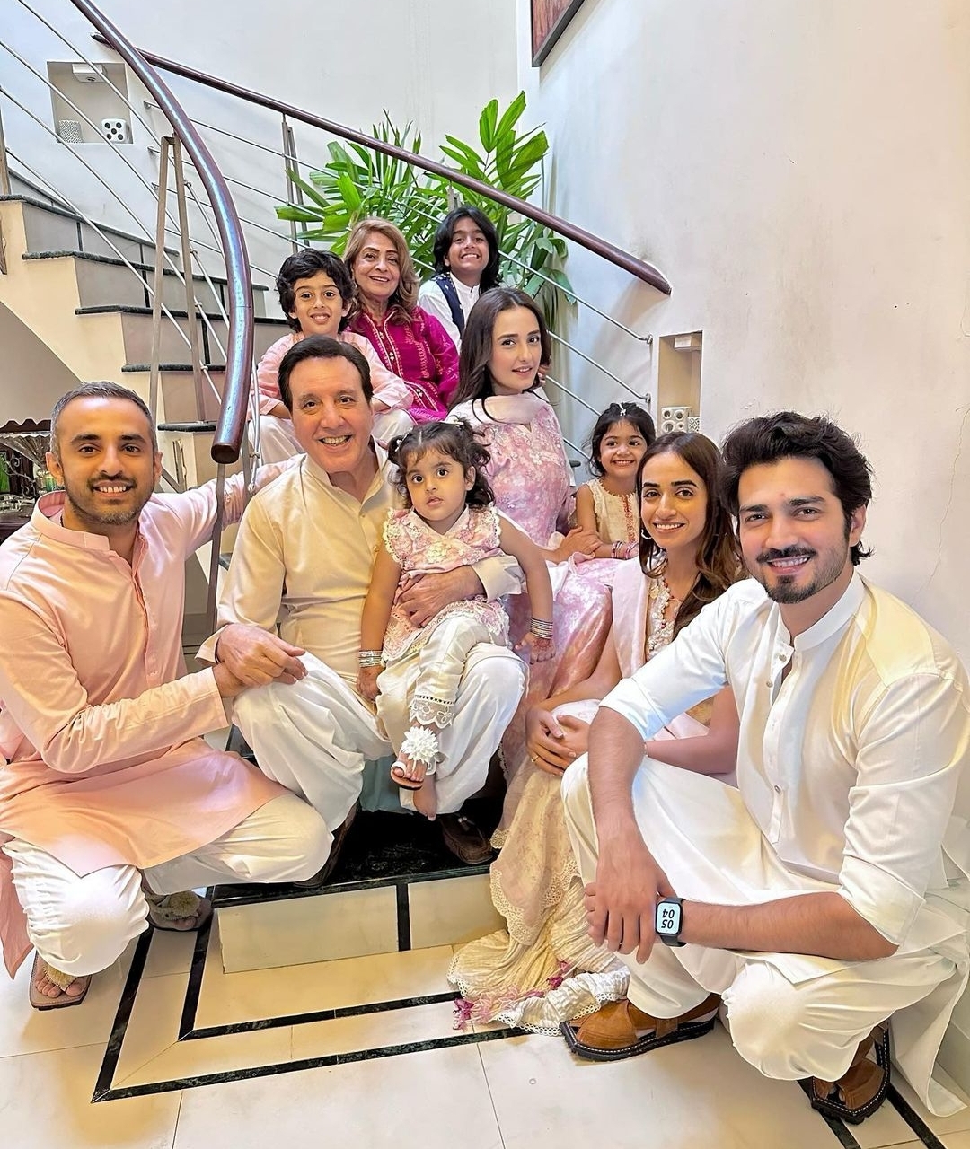 Behroze Sabzwari's Grand Eid Lunch Pictures | Reviewit.pk