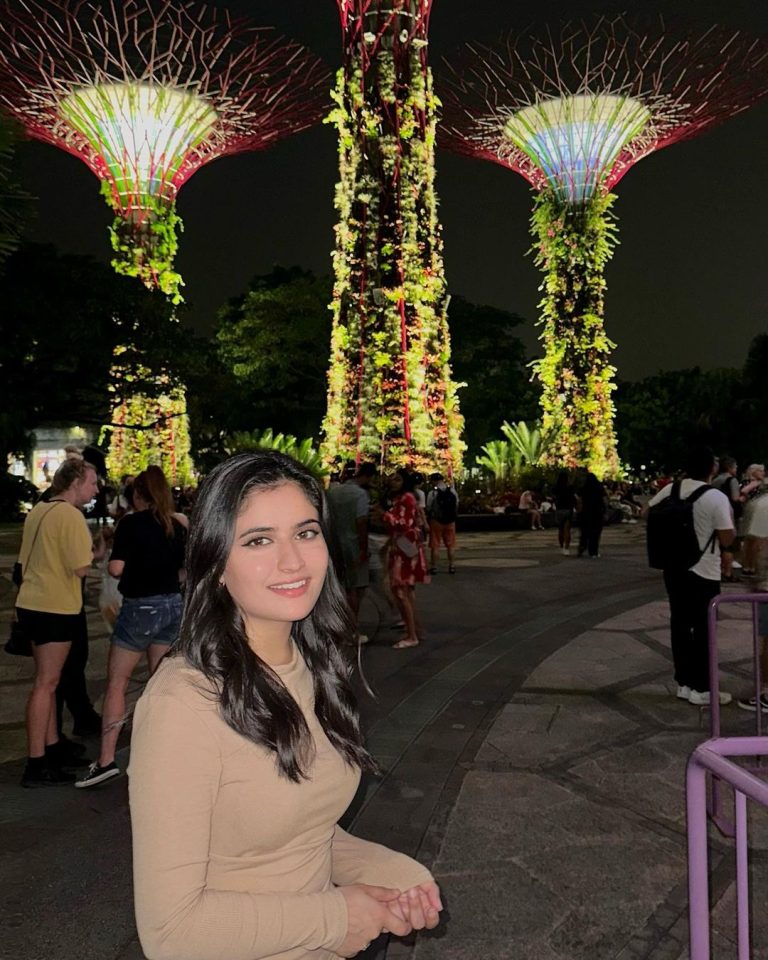 Ducky Bhais Wife Aroob Jatoi Shares Pictures From Singapore Trip