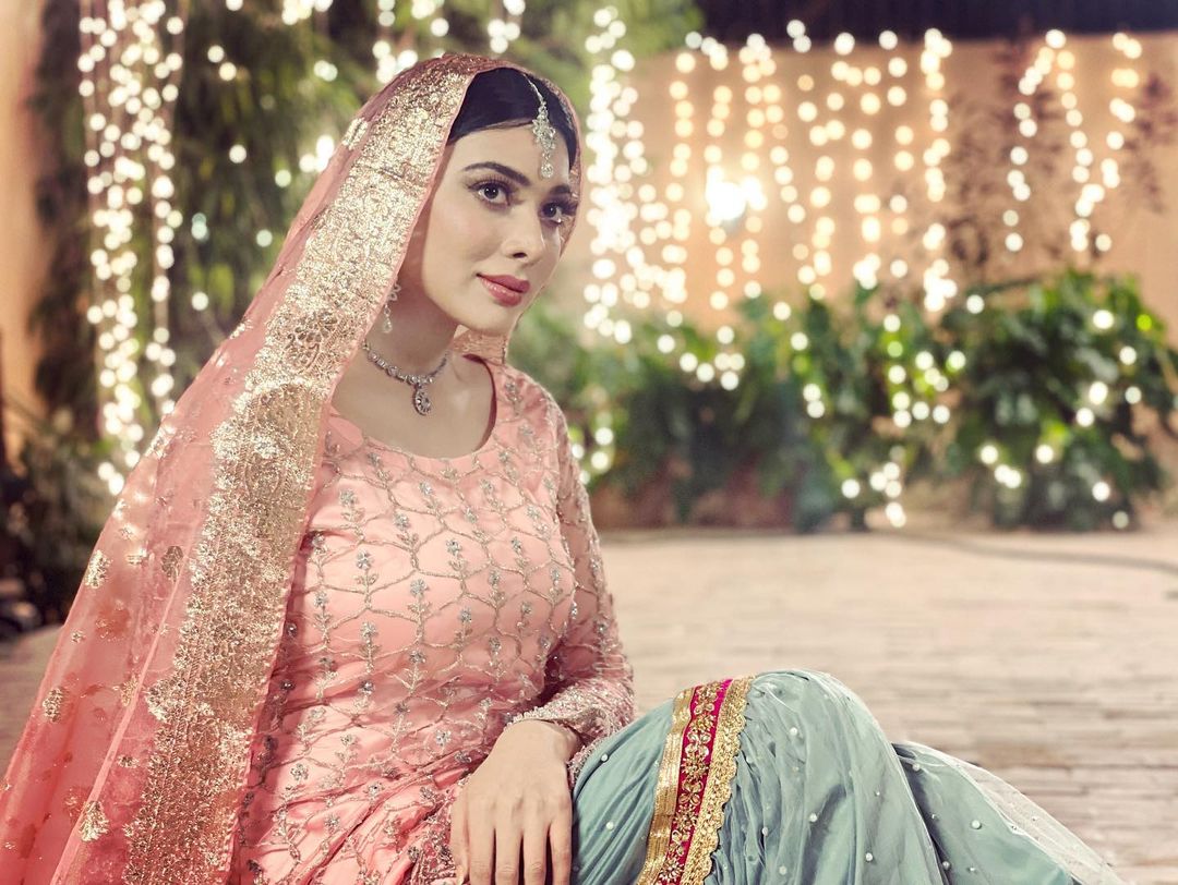 Eshal Fayyaz Opinion On Love Marriage vs Arranged Marriage | Reviewit.pk