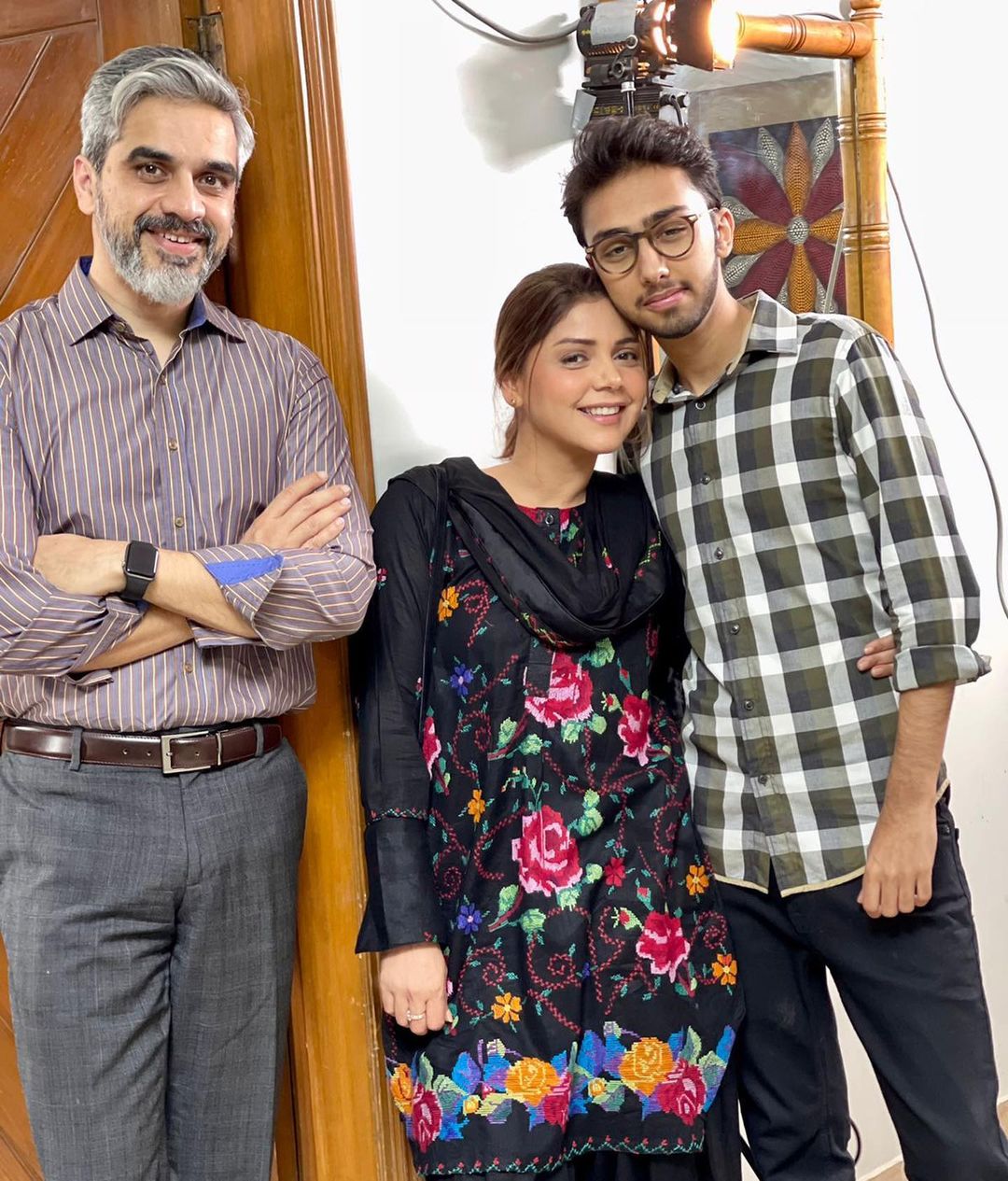 Hadiqa Kiani Shares Beautiful BTS Pictures As Pinjra Comes To An End ...