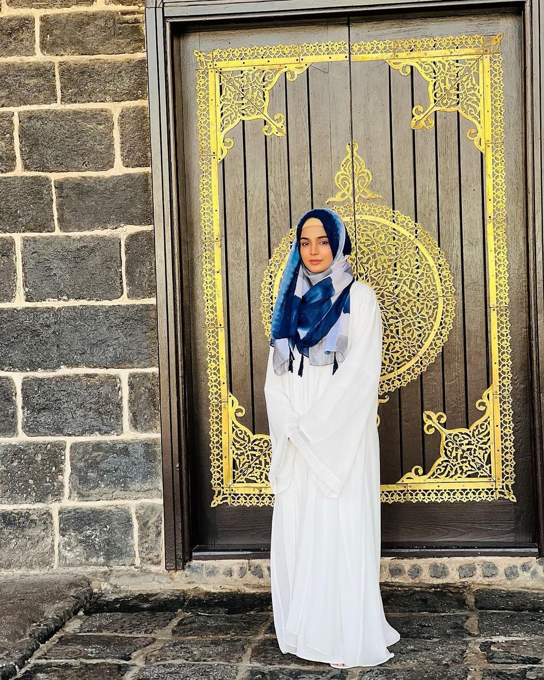 Laiba Khan Shares Her Surreal Umrah Experience | Reviewit.pk