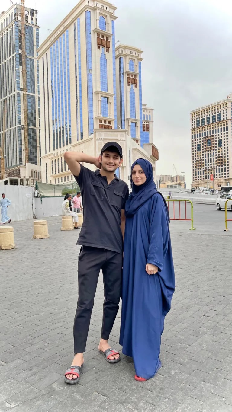 Maaz Safder Latest Beautiful Pictures With Wife And Son | Reviewit.pk