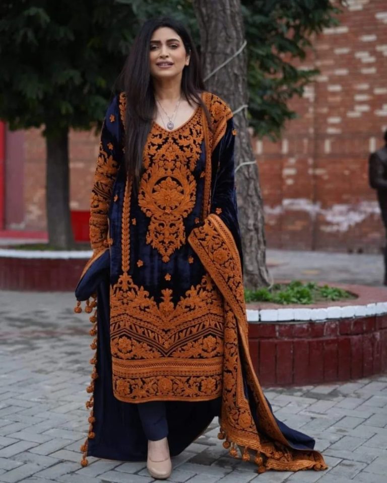 Maya Khan Started Crying In Live Show- Watch Video | Reviewit.pk