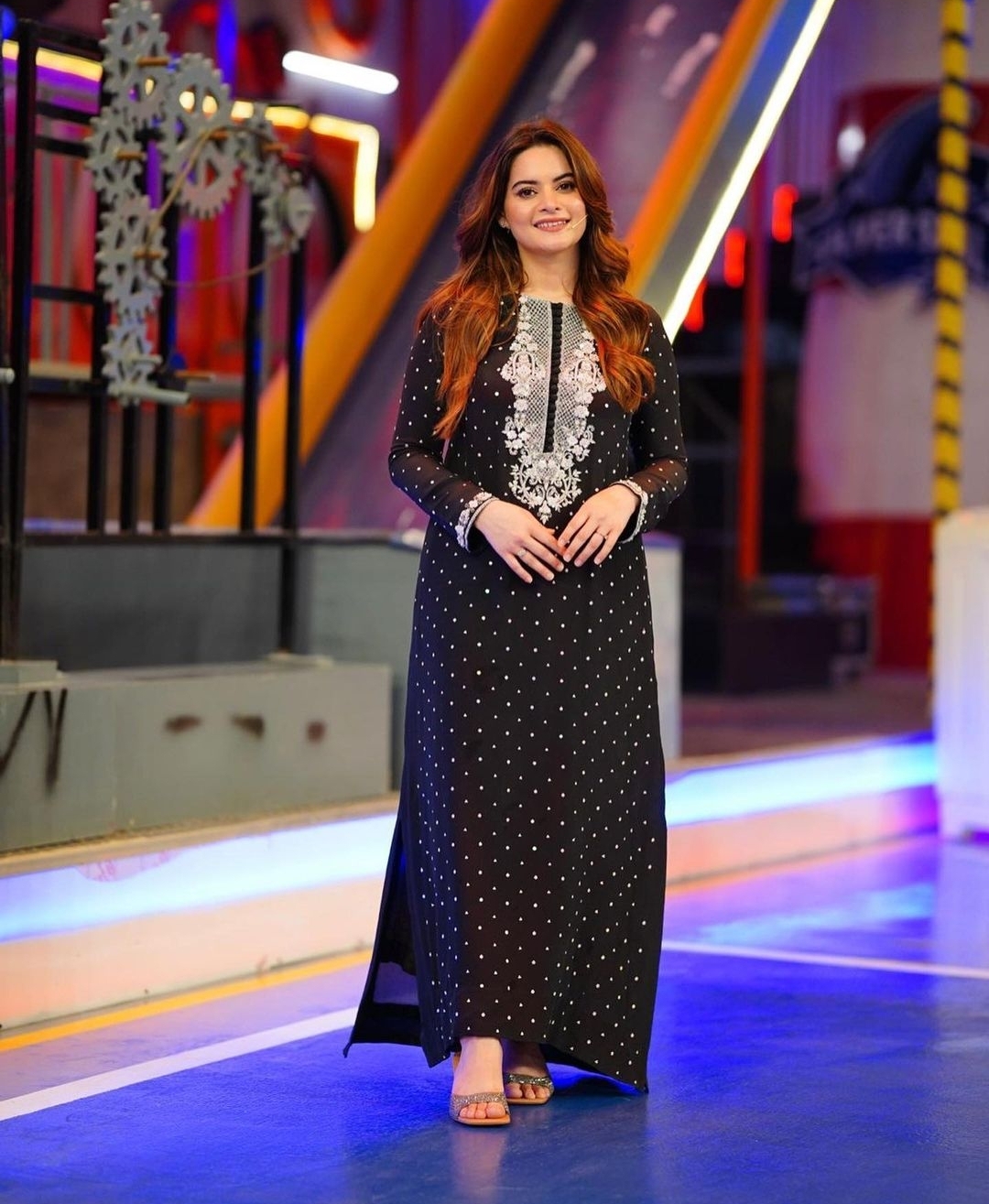 Minal Khan's Gorgeous Looks From KKJ Celebrity Club | Reviewit.pk