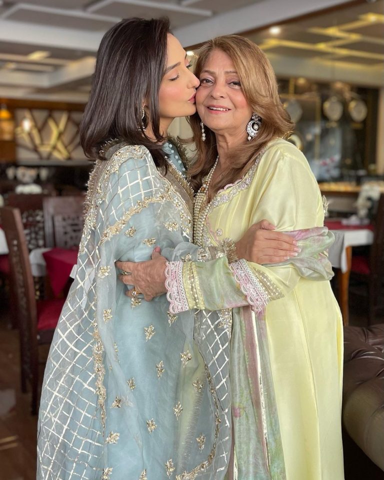 How Momal Sheikh's Mother Would Show Off Javed Sheikh's Stardom ...