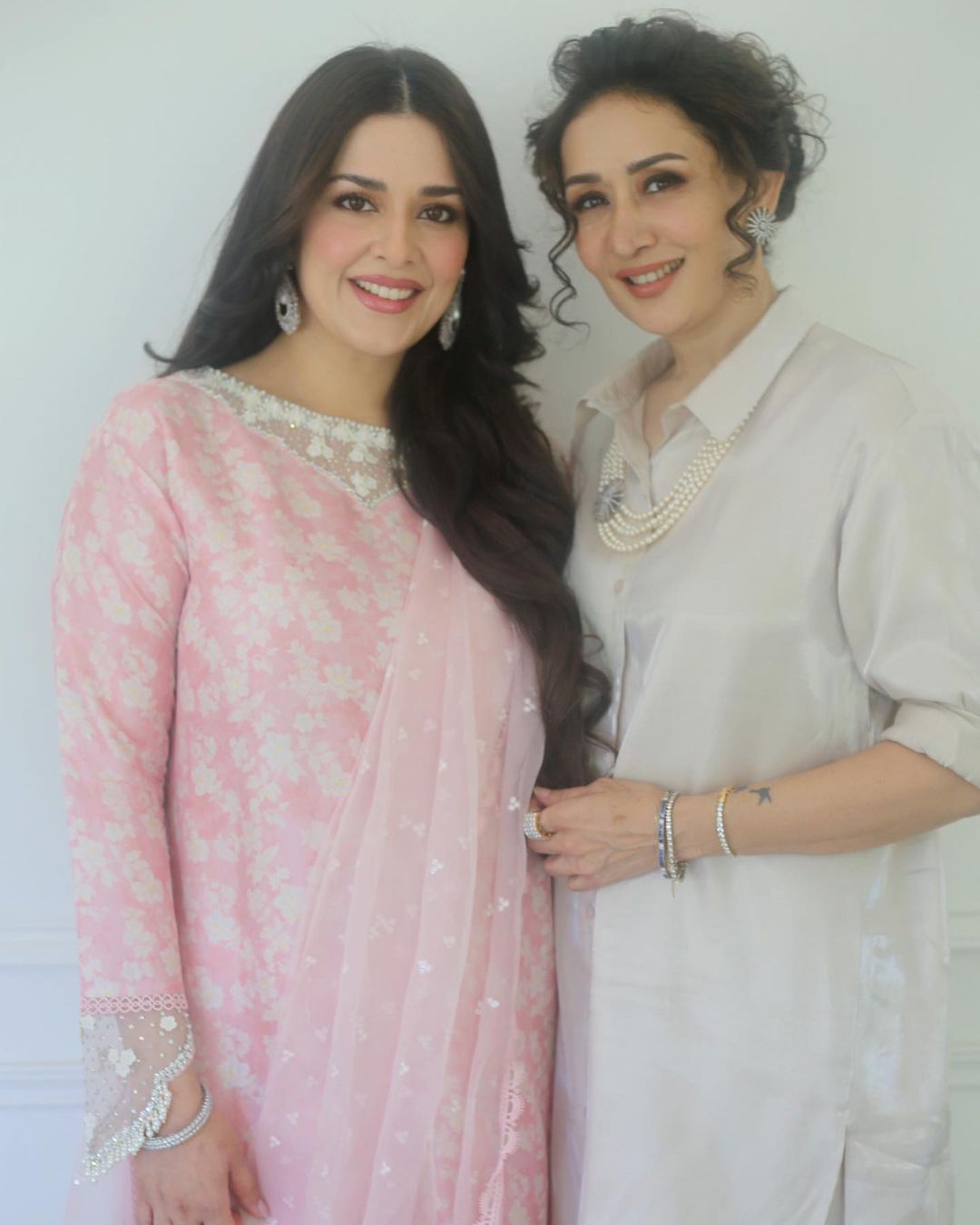 Natasha Lakhani Beautiful Family Pictures From Eid Lunch | Reviewit.pk