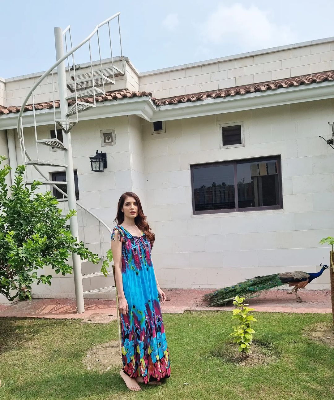 Saeeda Imtiaz Death News Turns Out To Be Fake | Reviewit.pk