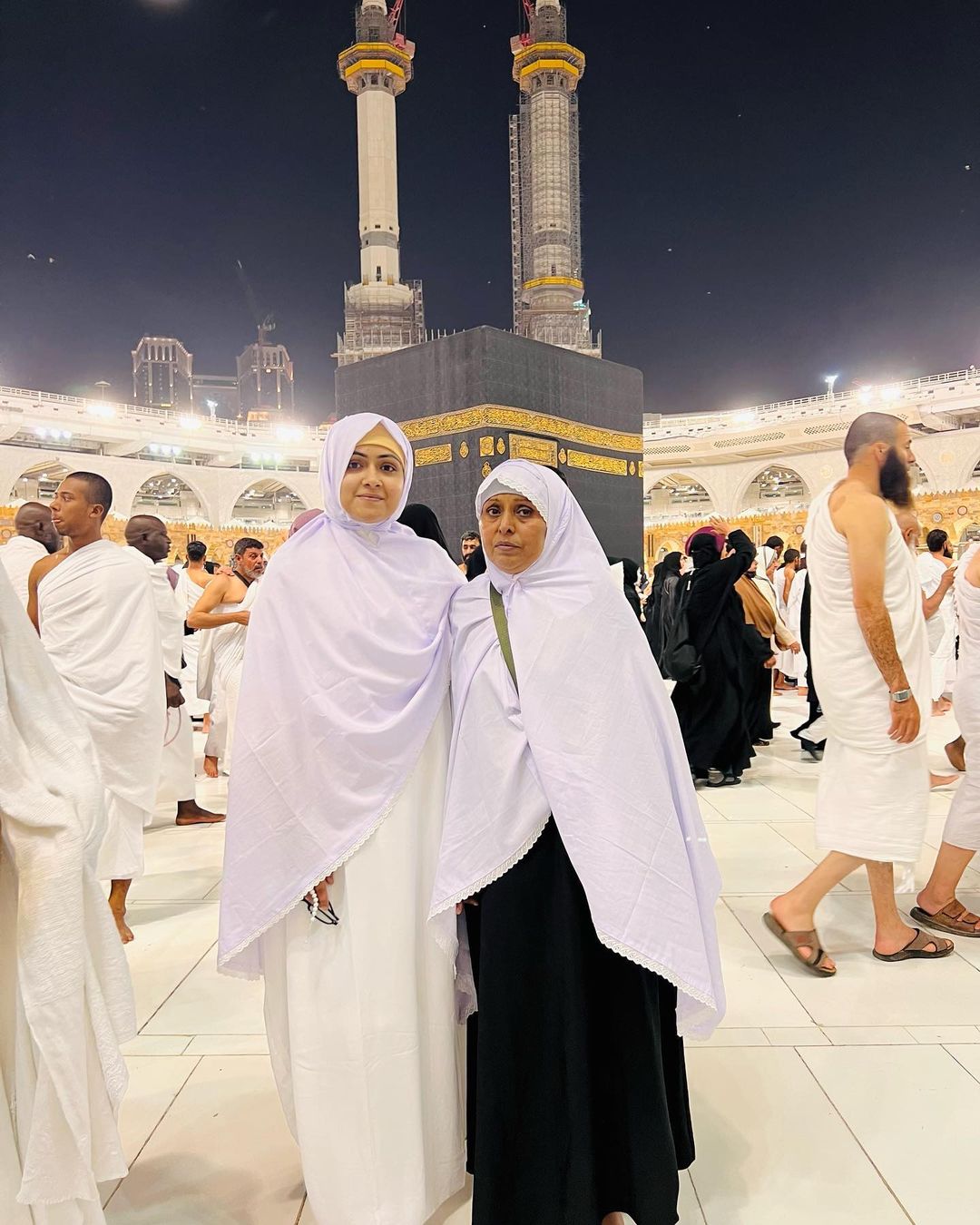 Pakistani Celebrities Who Performed Umrah In The Month Of Ramadan 2023 ...