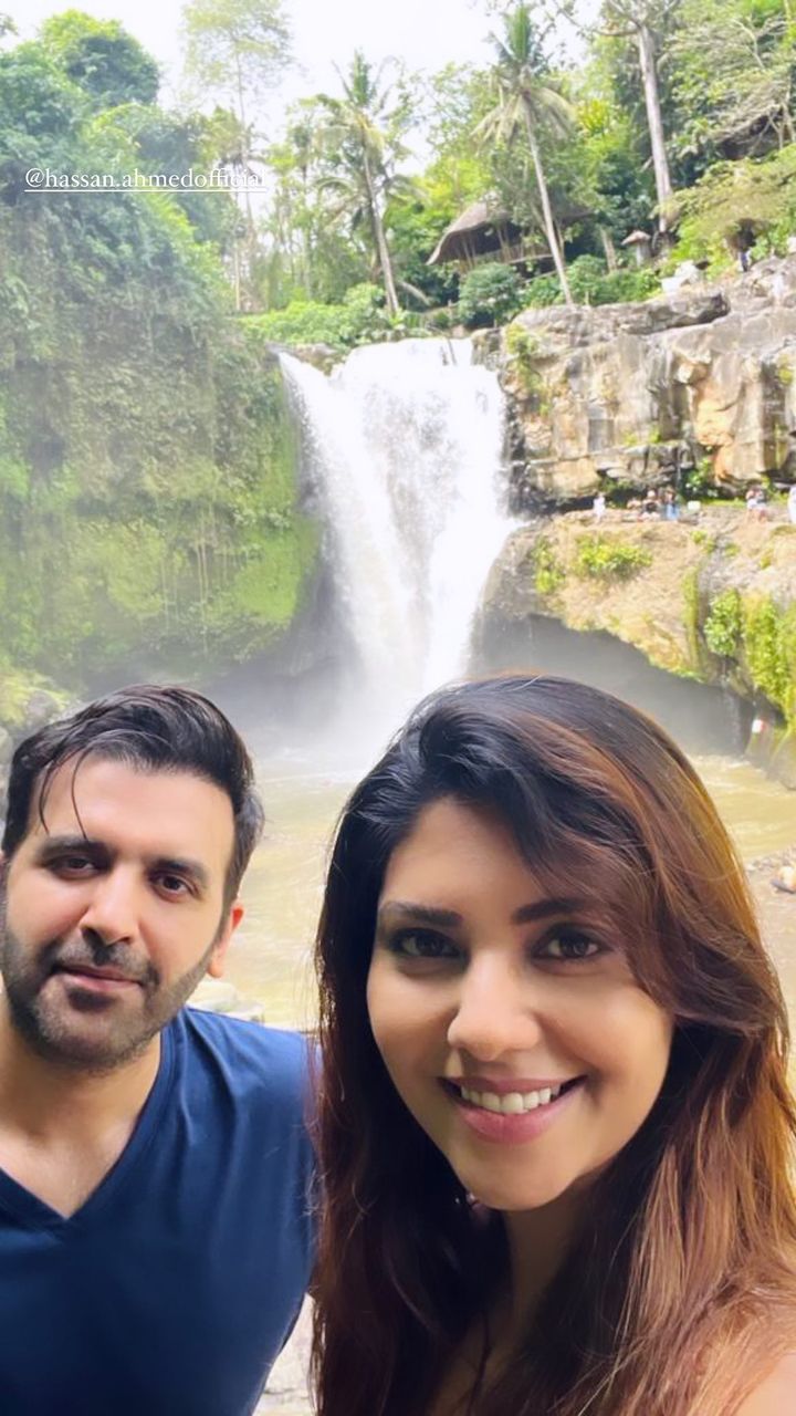 Sunita Marshall And Hassan Ahmed Visit Waterfall In Bali | Reviewit.pk