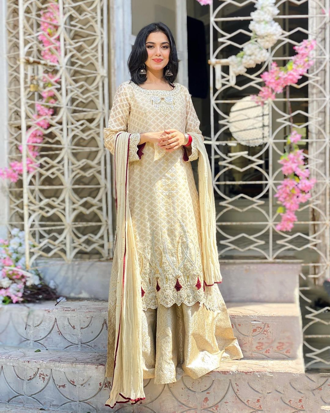 Syeda Tuba Anwar Prepares For Eid | Reviewit.pk