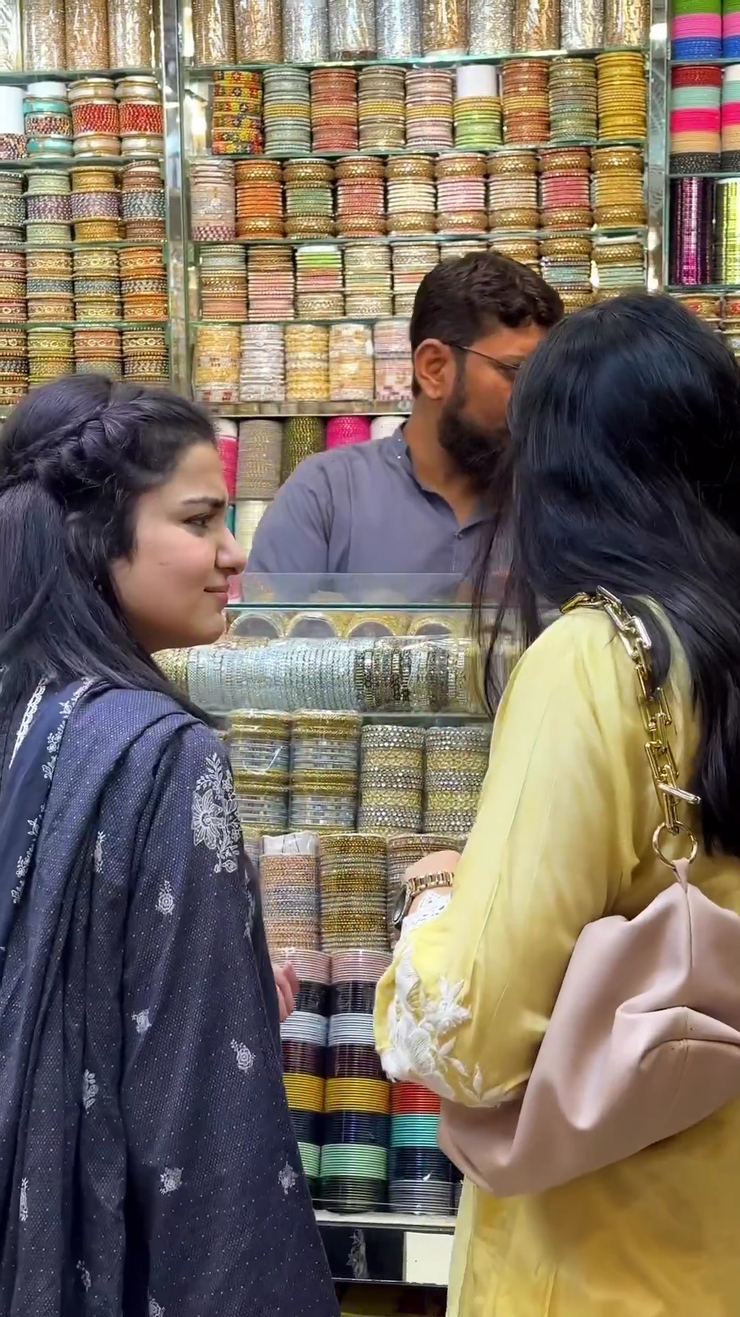 Syeda Tuba Anwar Prepares For Eid | Reviewit.pk