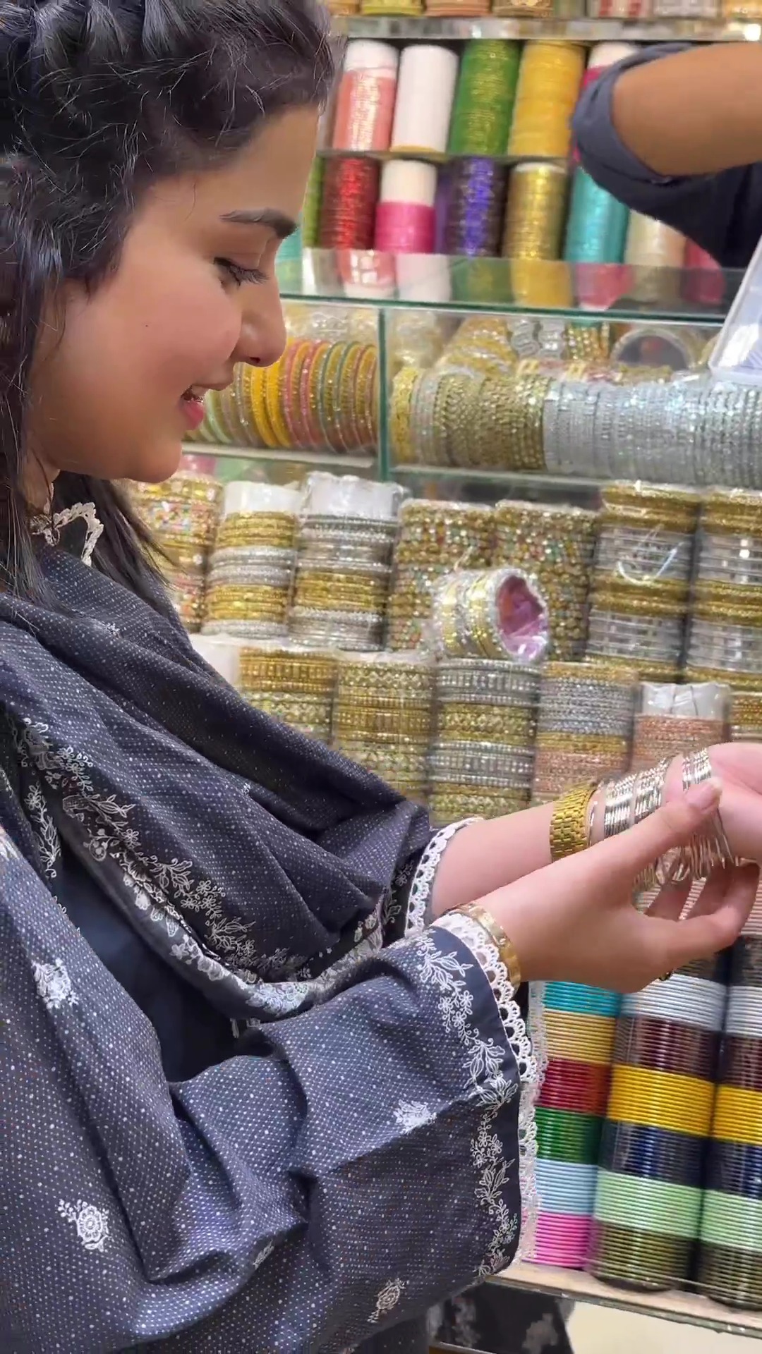 Syeda Tuba Anwar Prepares For Eid | Reviewit.pk