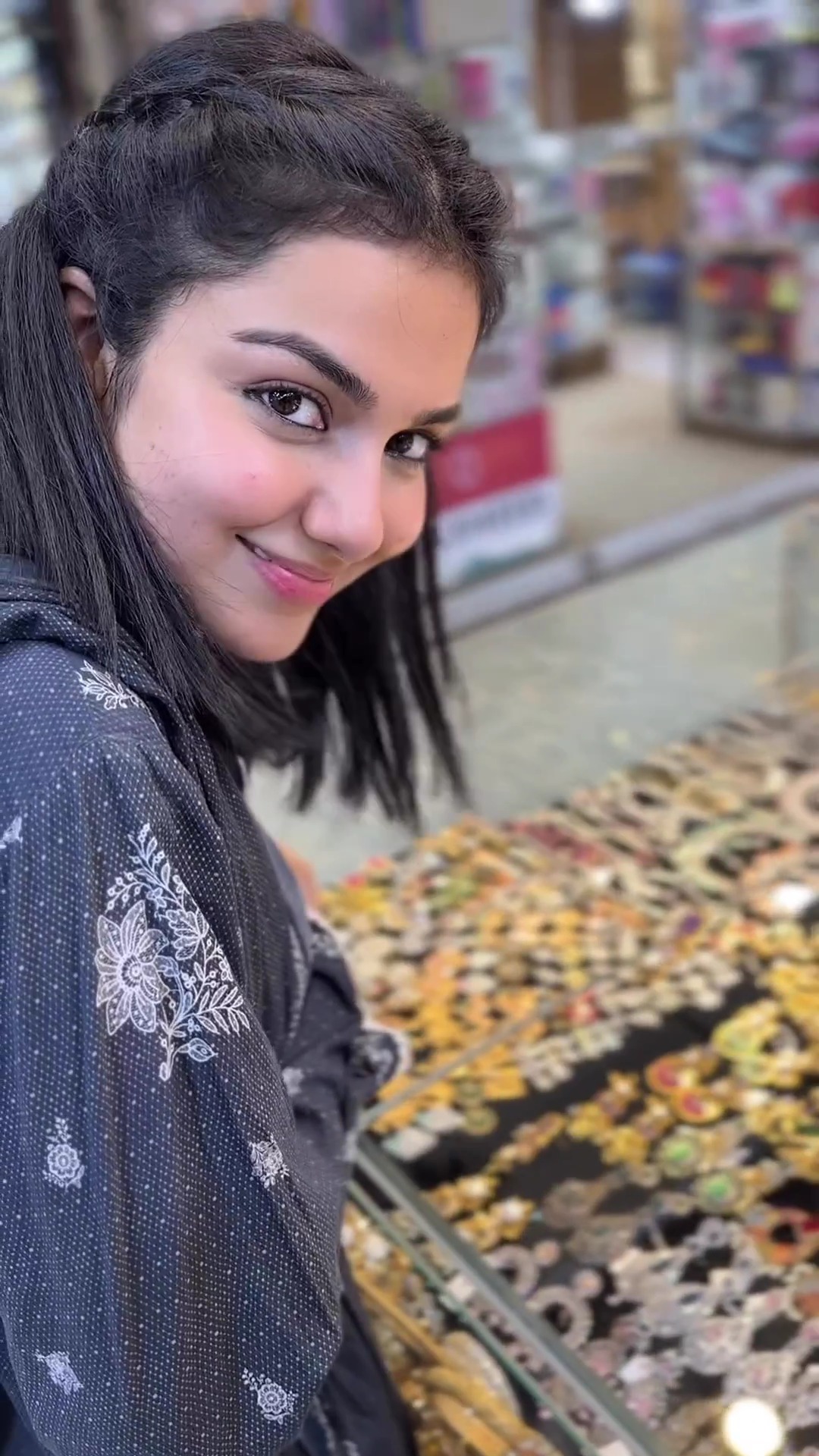 Syeda Tuba Anwar Prepares For Eid | Reviewit.pk