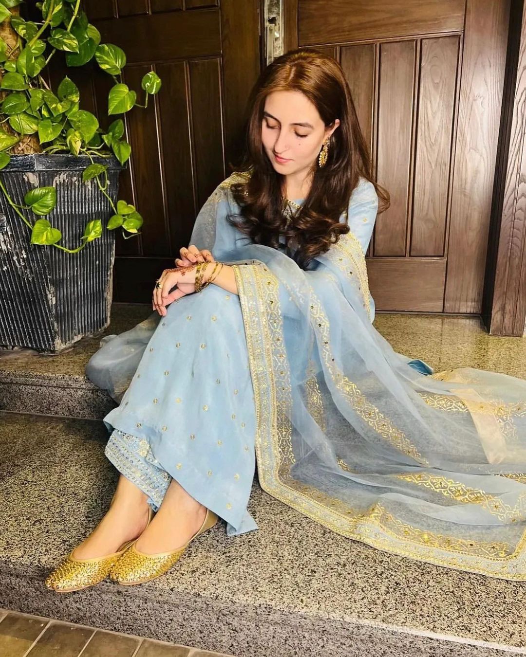 Wahaj Ali's Beautiful Pictures With Wife And Daughter | Reviewit.pk