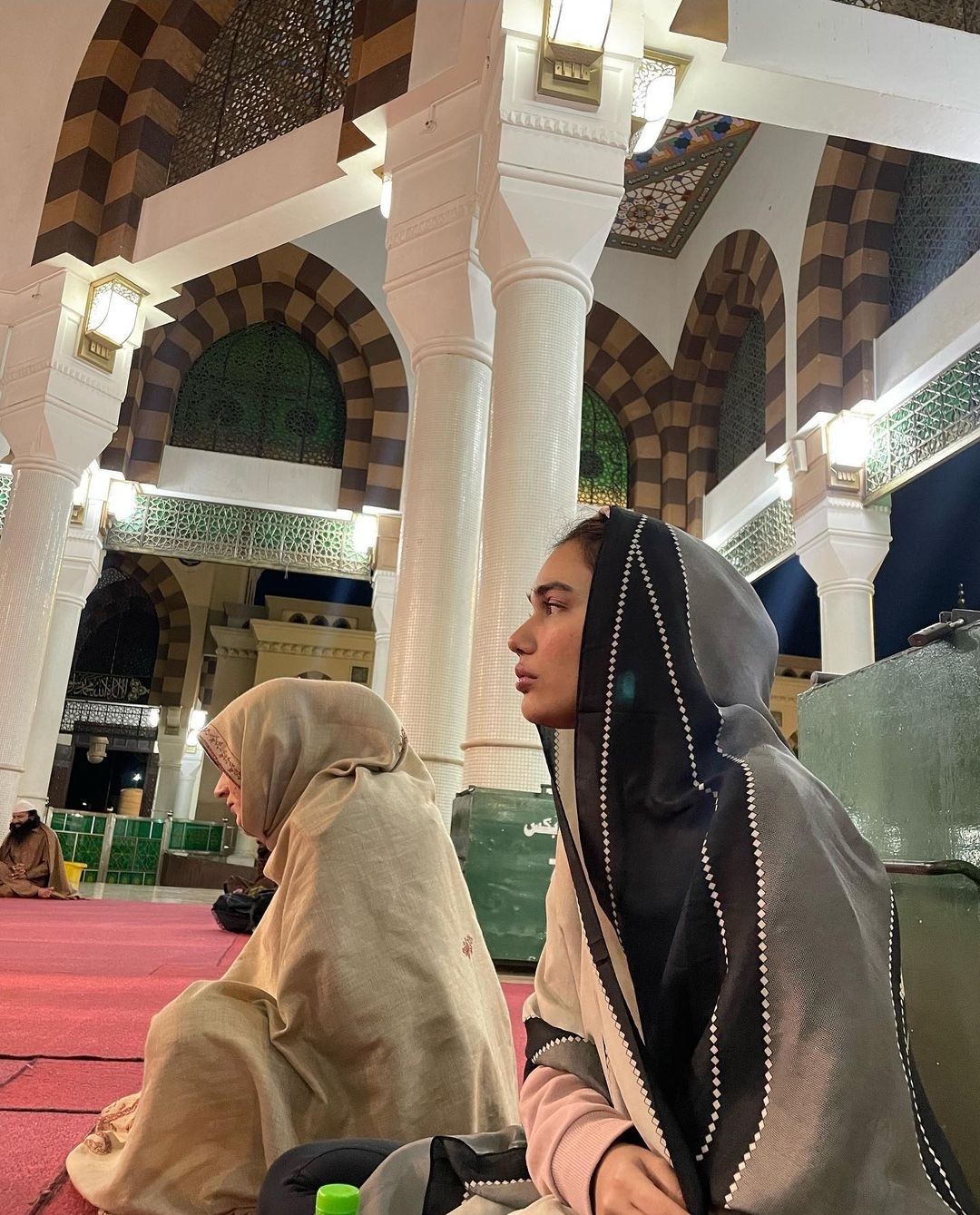 Zubab Rana's Latest Pictures from Iraq | Reviewit.pk