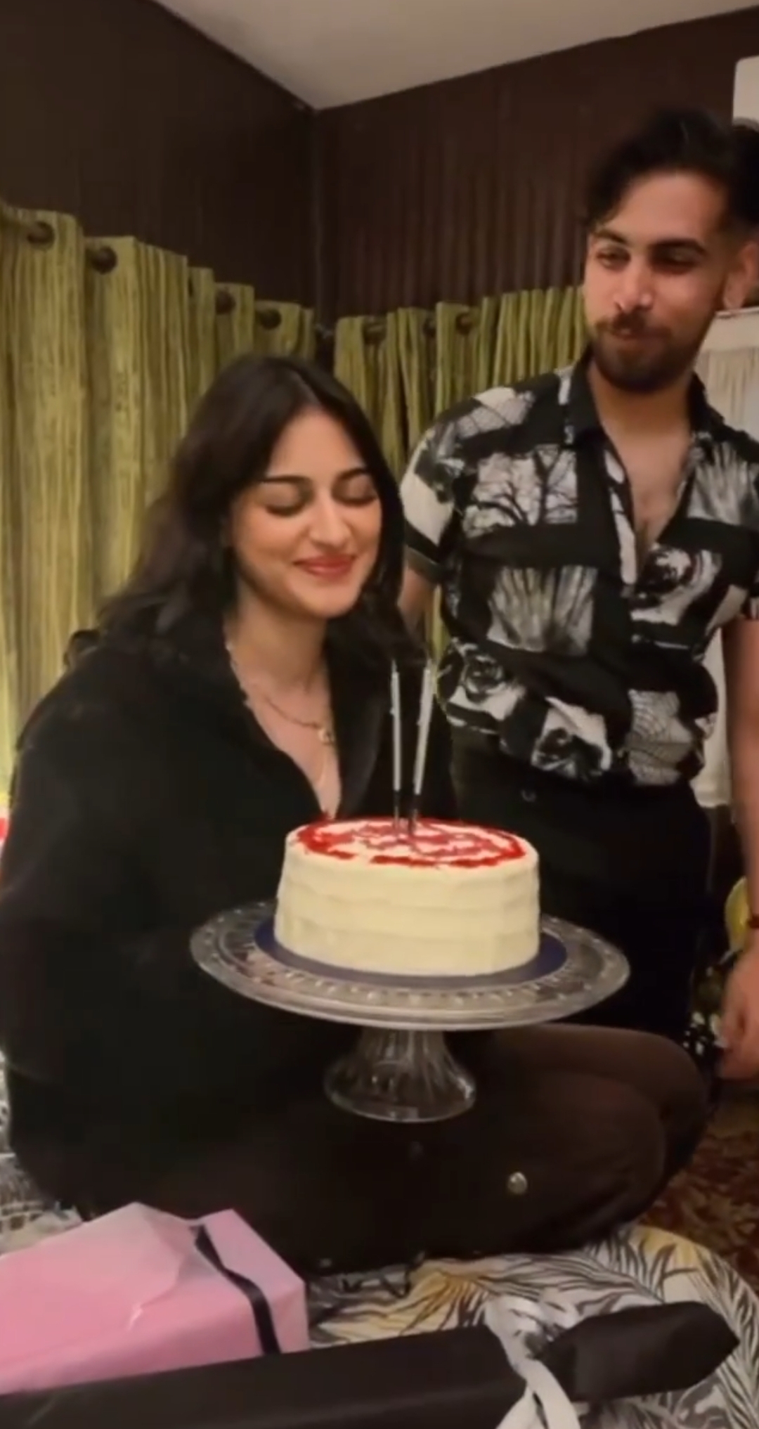 Juvaria Abbasi Daughter Anzela Abbasi Pictures With Fiance | Reviewit.pk