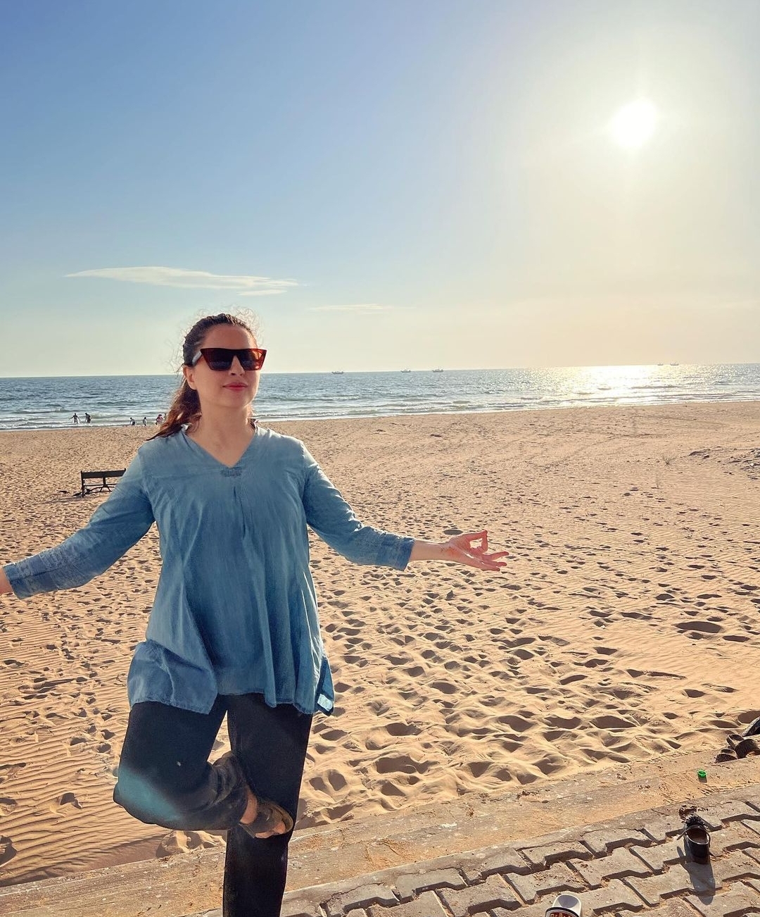 Gorgeous Fatima Effendi New Family & Solo Pictures | Reviewit.pk