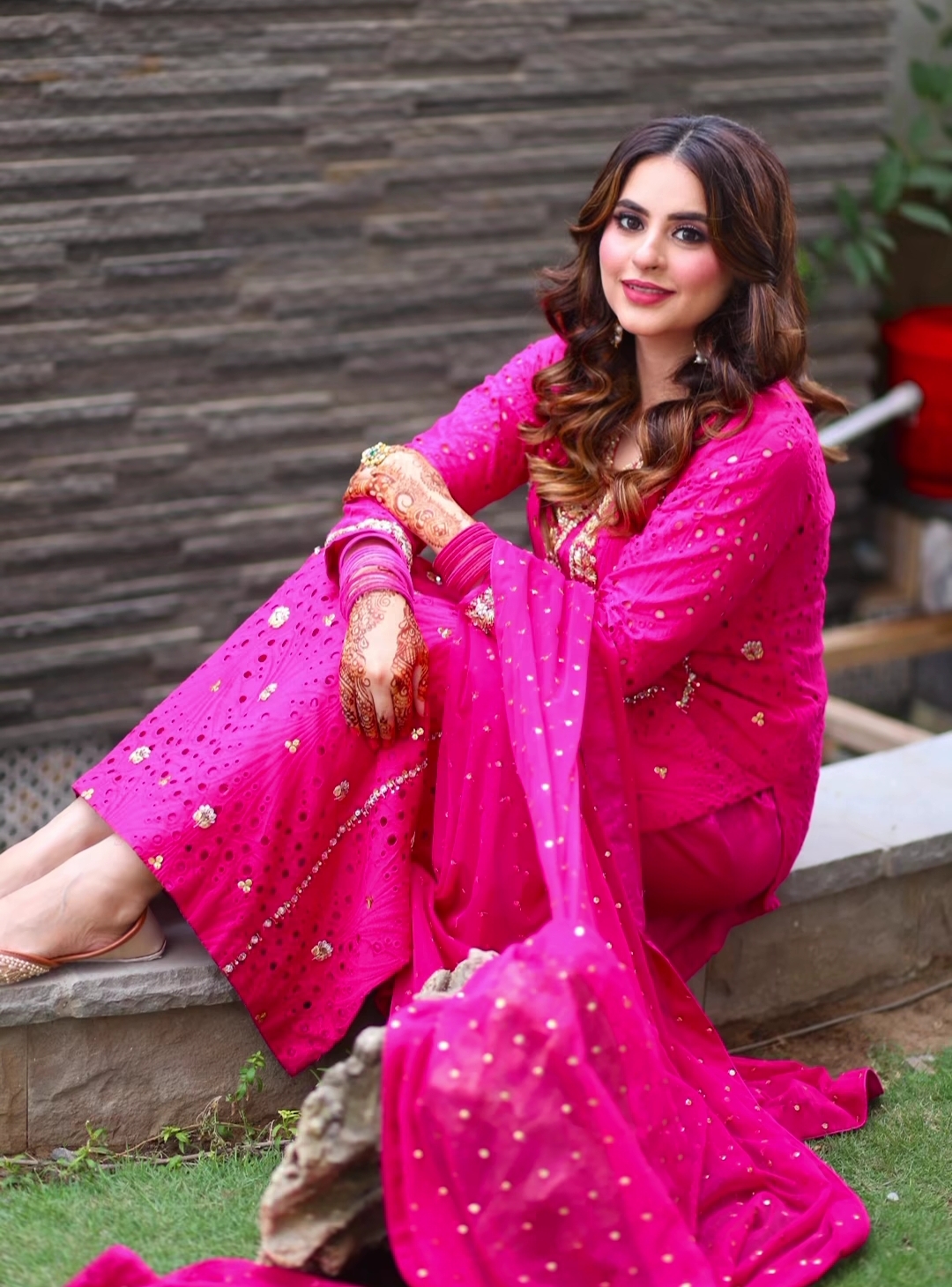 Gorgeous Fatima Effendi New Family & Solo Pictures | Reviewit.pk