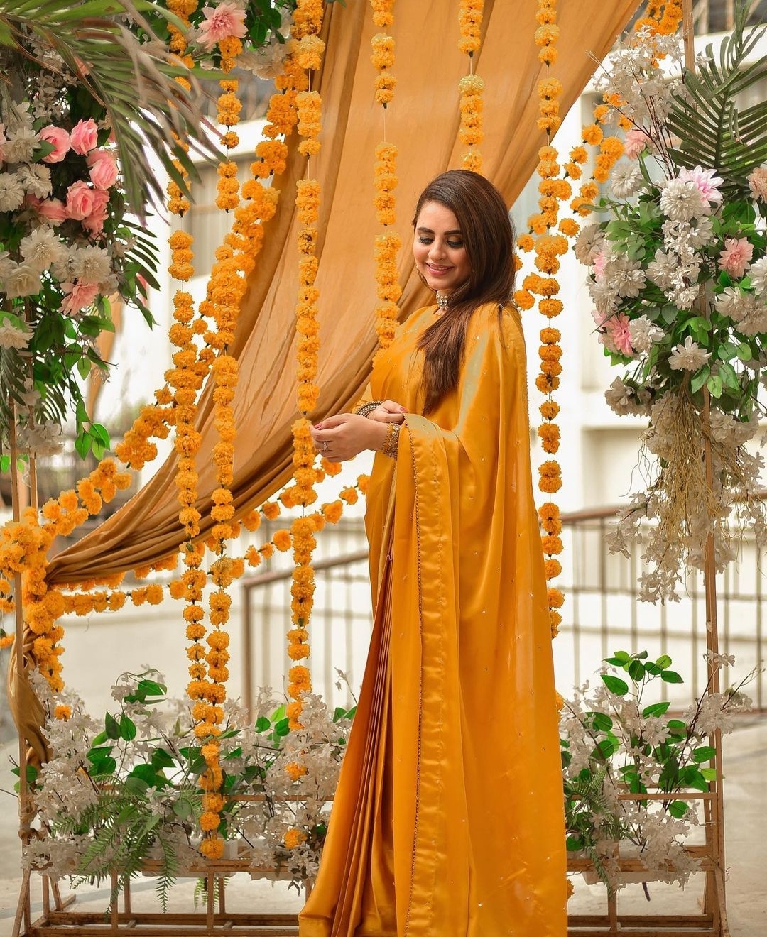 Gorgeous Fatima Effendi New Family & Solo Pictures | Reviewit.pk