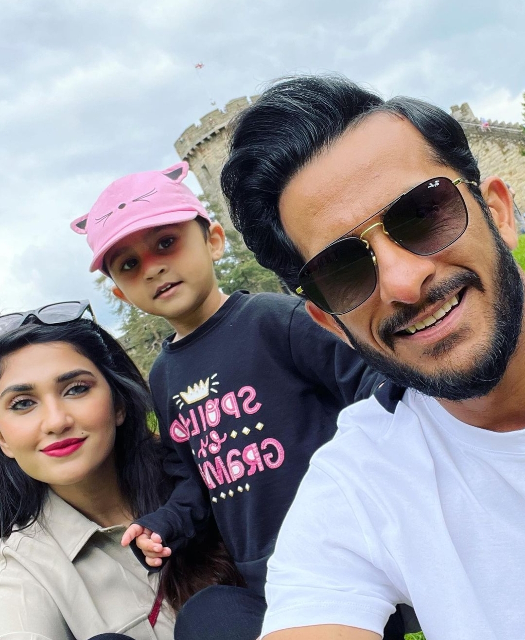 Hassan Ali Adorable New Pictures With Wife From United Kingdom ...